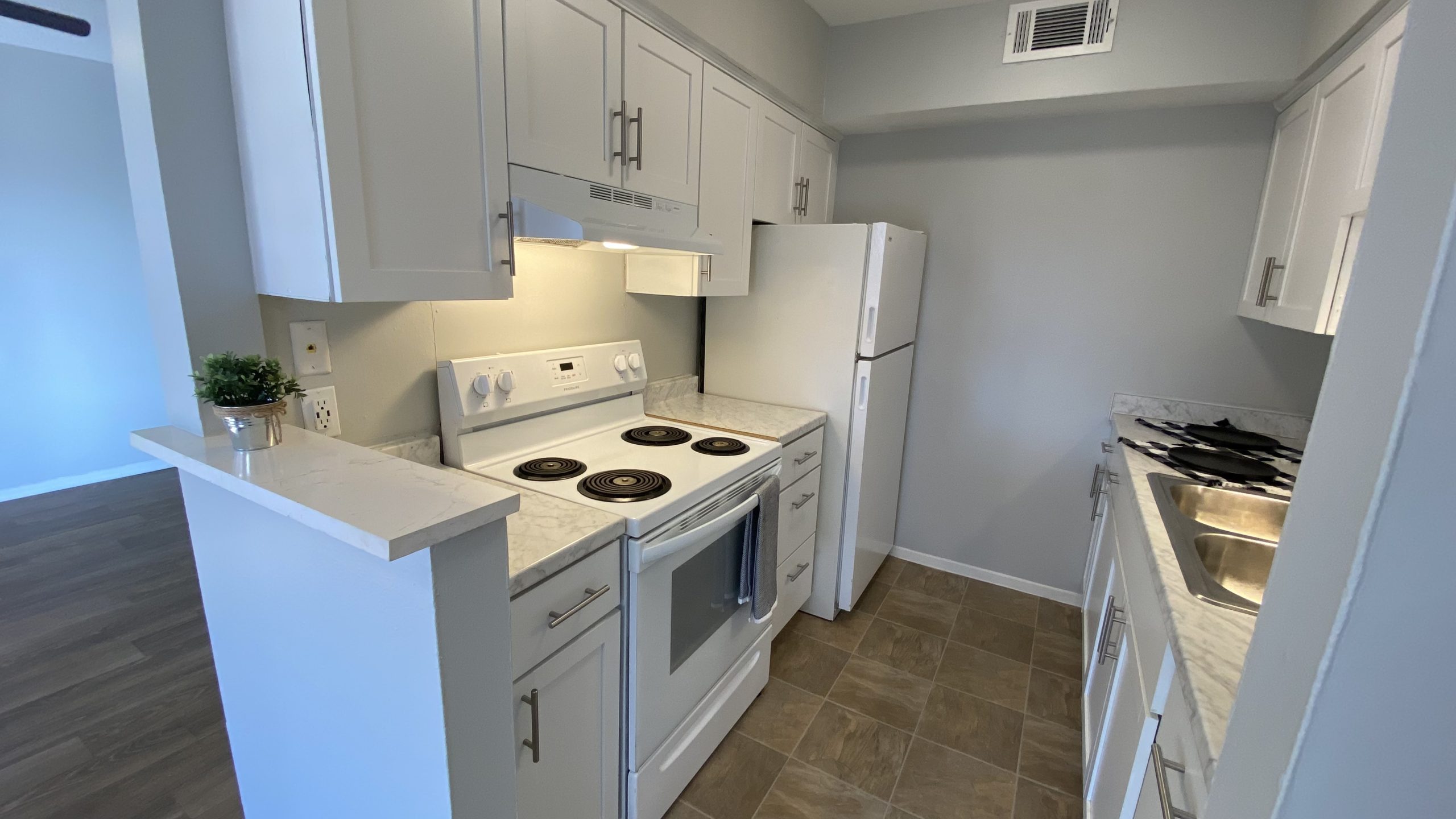 Schedule Your Tour at Claridge Apartments